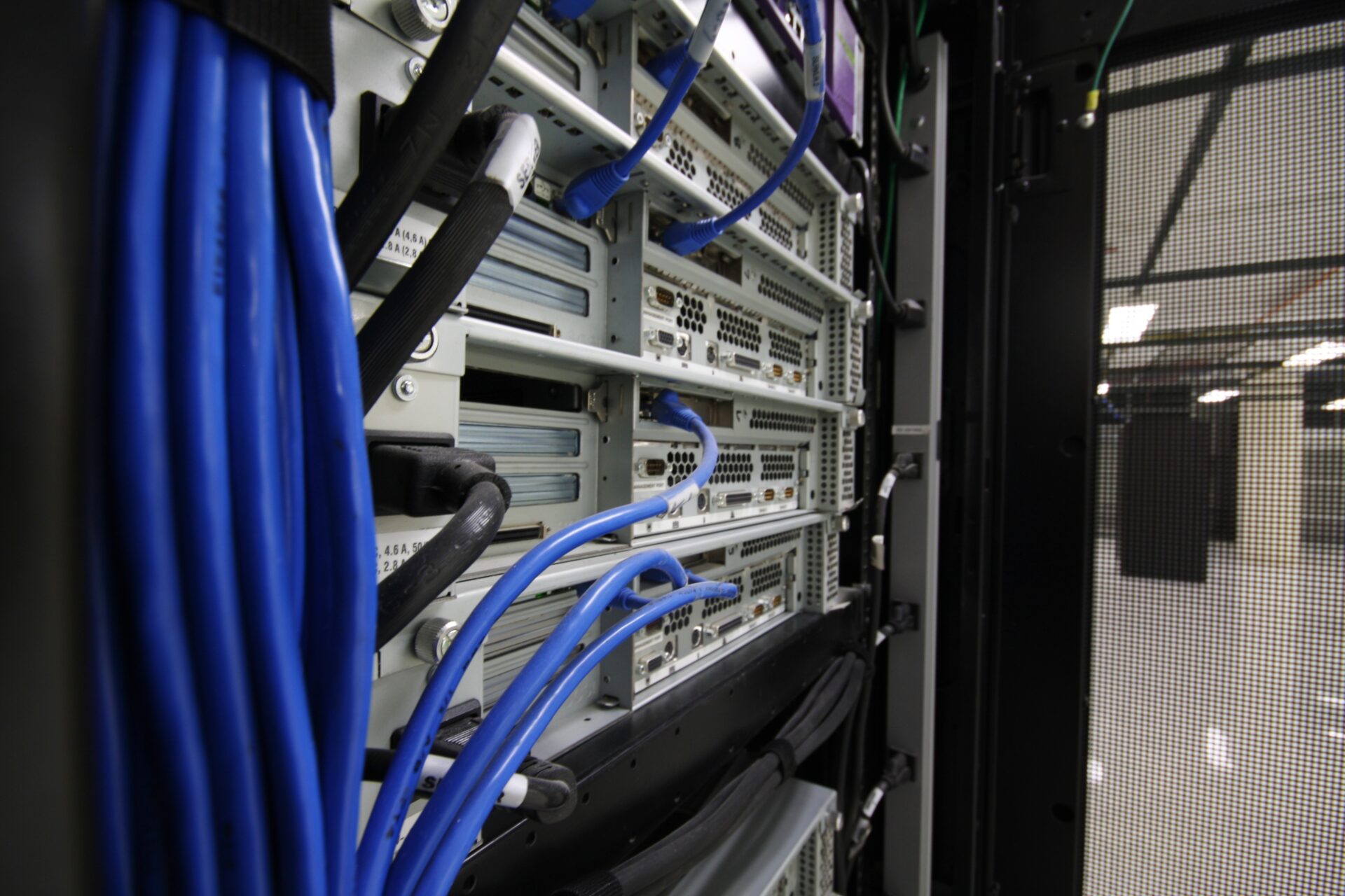 Data Center Equipment Chicago CHIL2 - fifteenfortyseven